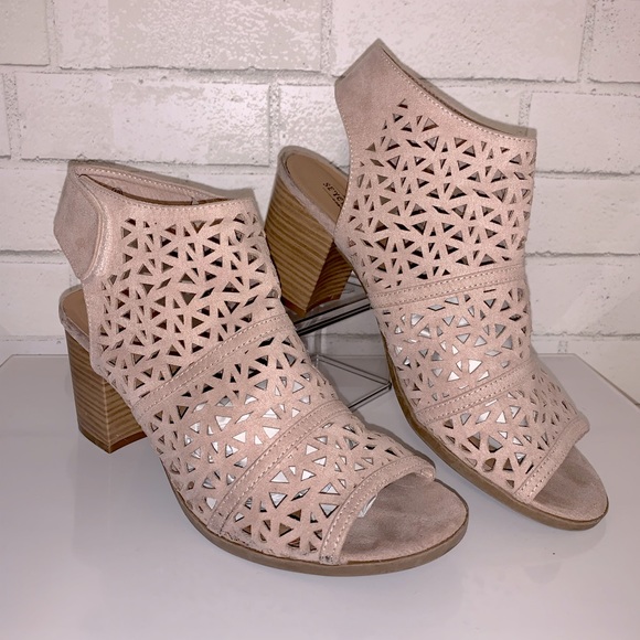 Seychelles | Shoes | Seychelles Virgo Laser Cut Block Heel Sandal Size ...